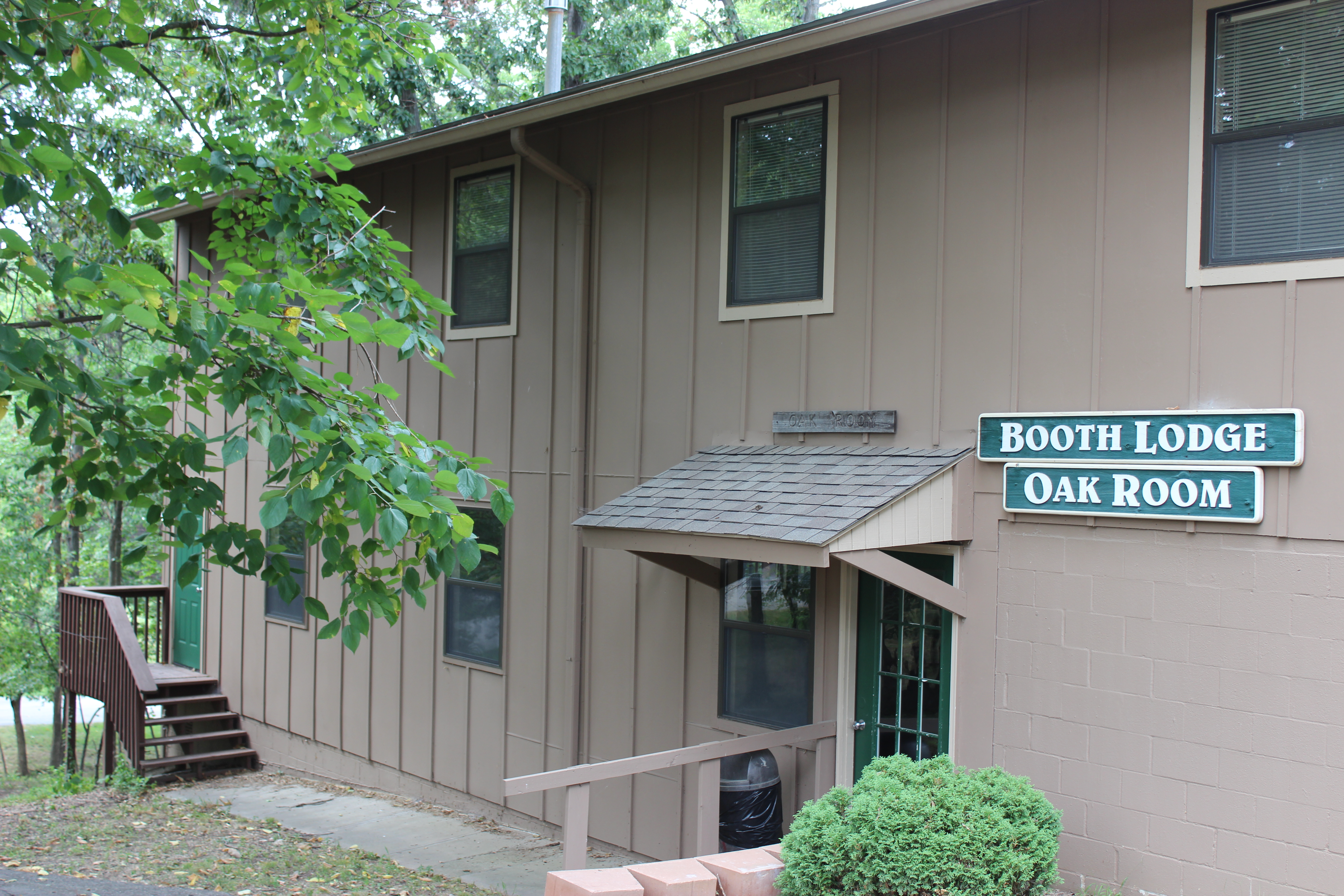 Oak Exterior – Three Trails Camp & Retreat Center